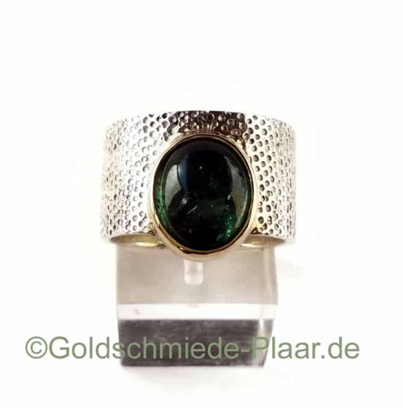 Silber-Ring mit grünem Turmalin in Gelbgold gefasst